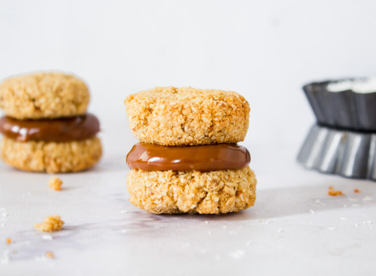 Alfajores de Coco Saludables - Bake and Share